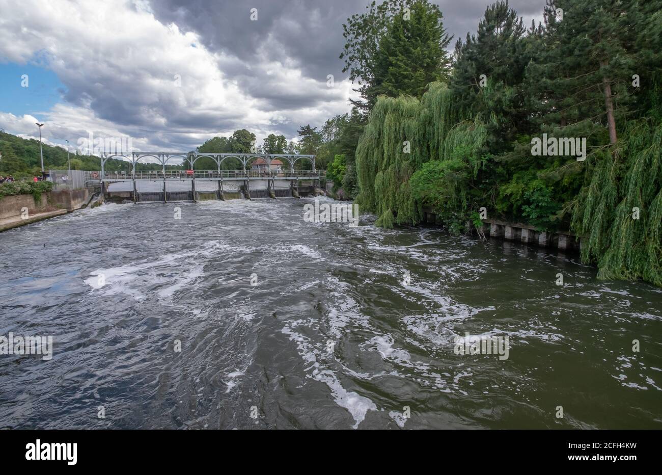 Weir marsh lock river hi-res stock photography and images - Alamy