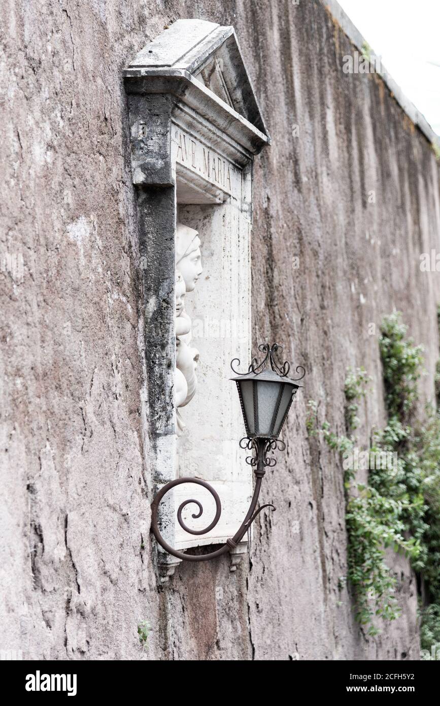 Street wall religious niche with small sculpture of Maria with Jesus ...