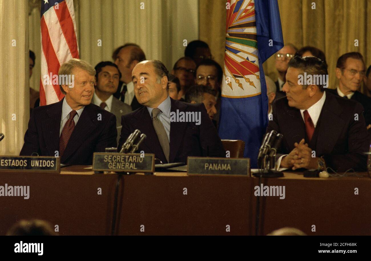 Panama canal treaty signing 1977 hi-res stock photography and images ...
