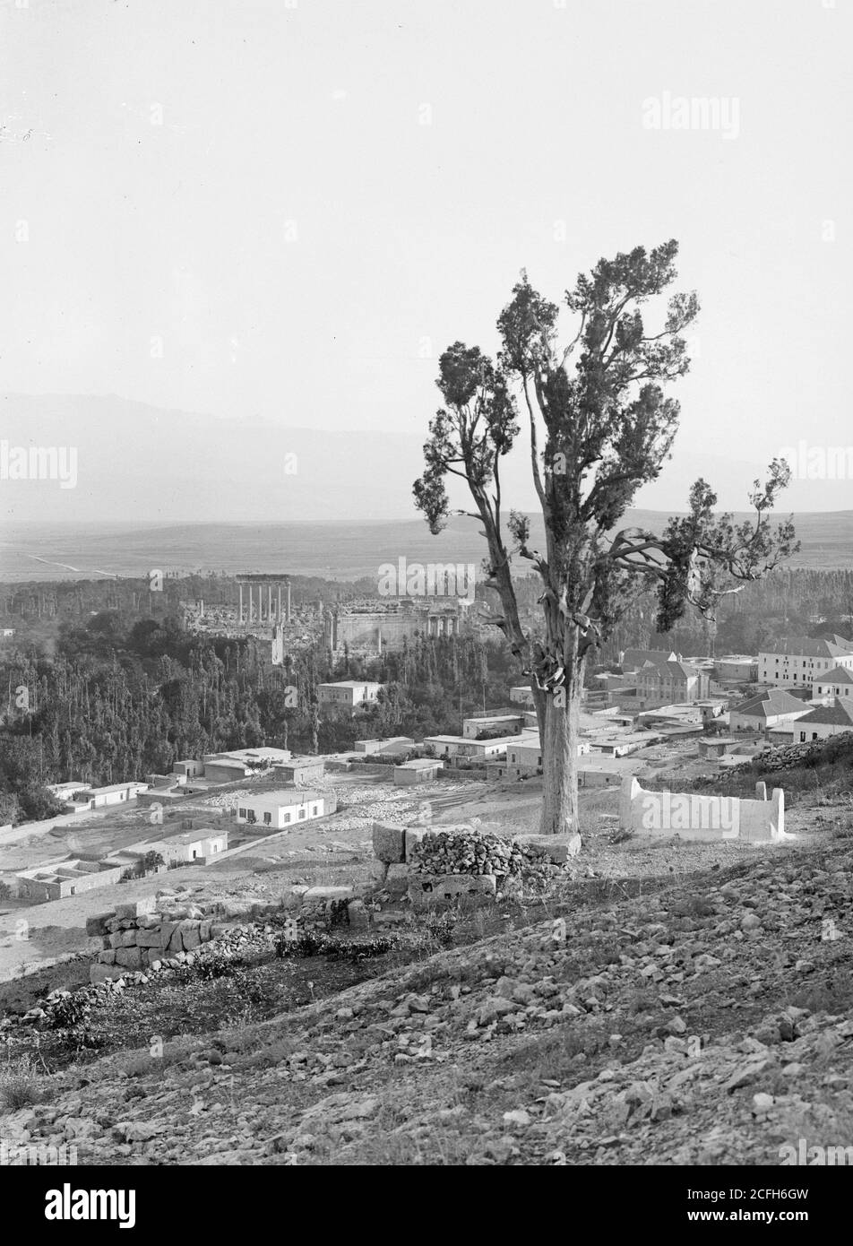 Baalbek temple Black and White Stock Photos & Images - Alamy