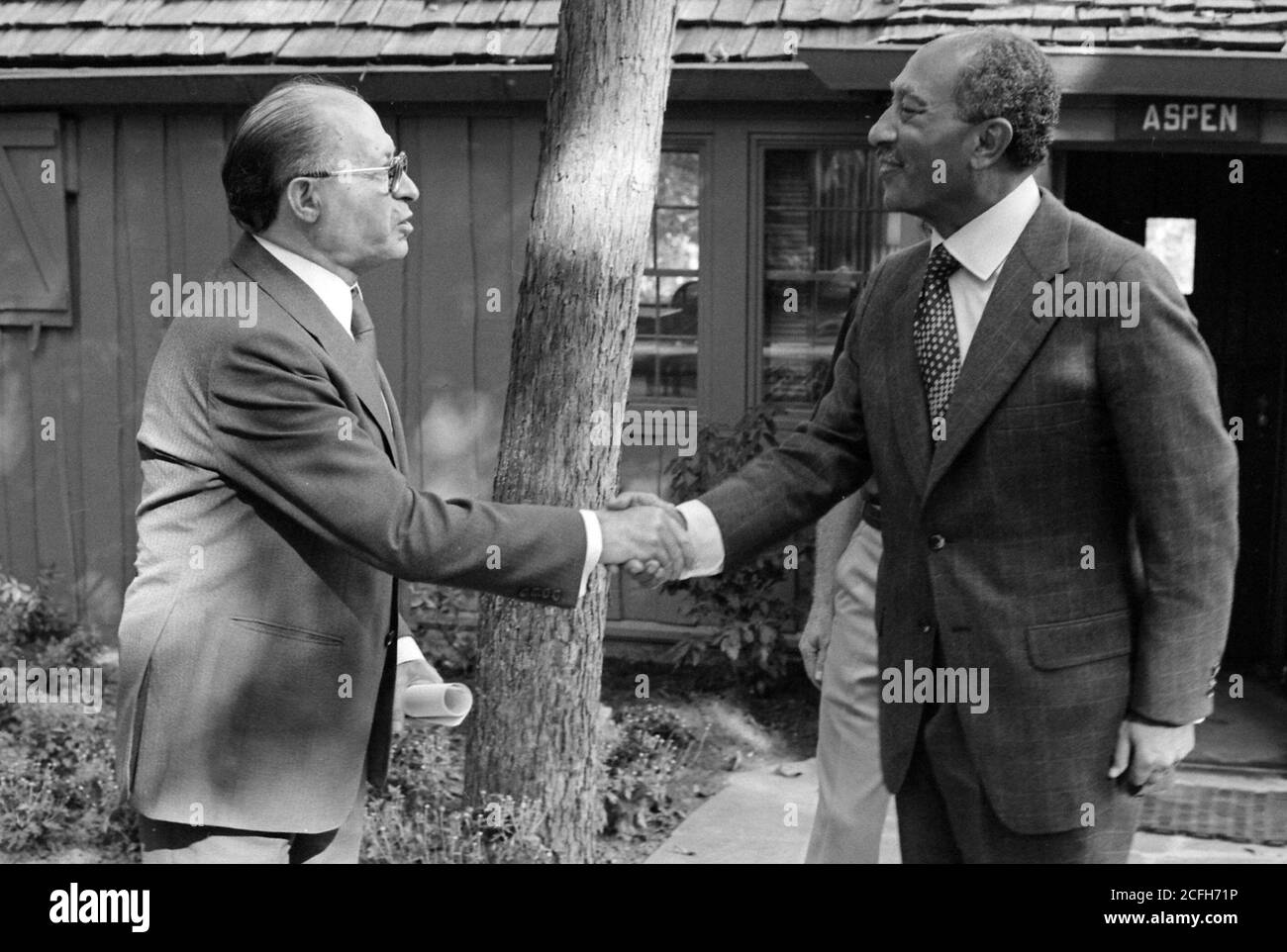 Historical hand shake hi-res stock photography and images - Alamy