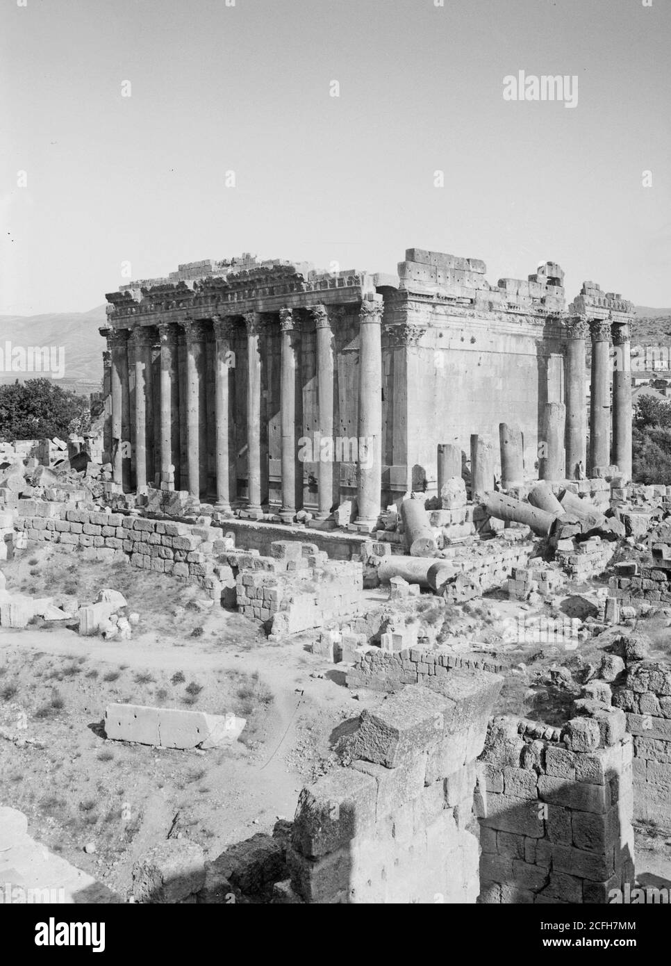 Baalbek temple Black and White Stock Photos & Images - Alamy