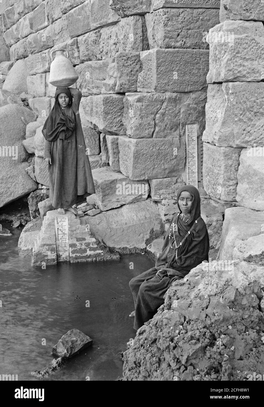 Elephantine island egypt nilometer Black and White Stock Photos ...