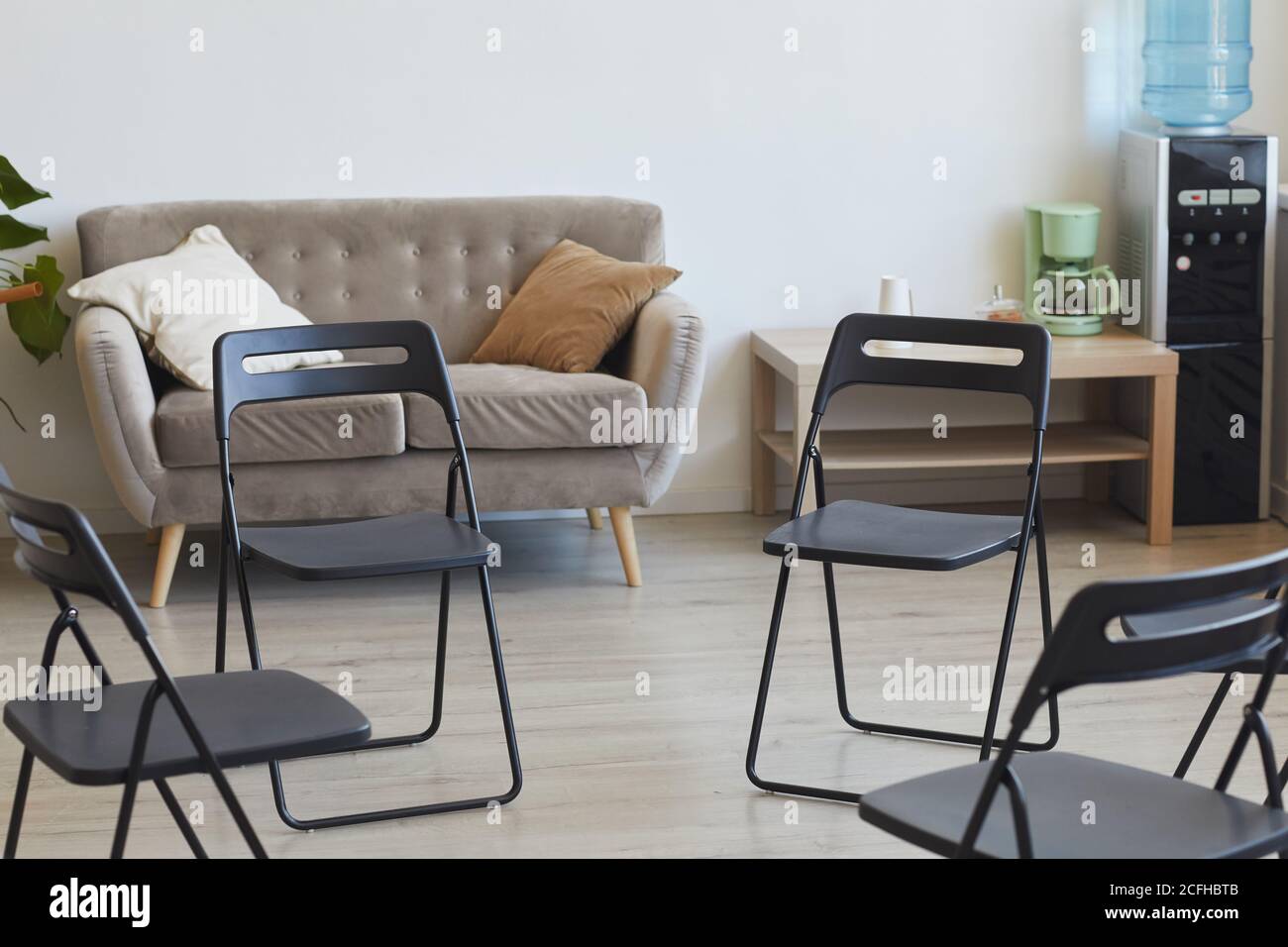 Empty chair therapy hi-res stock photography and images - Alamy