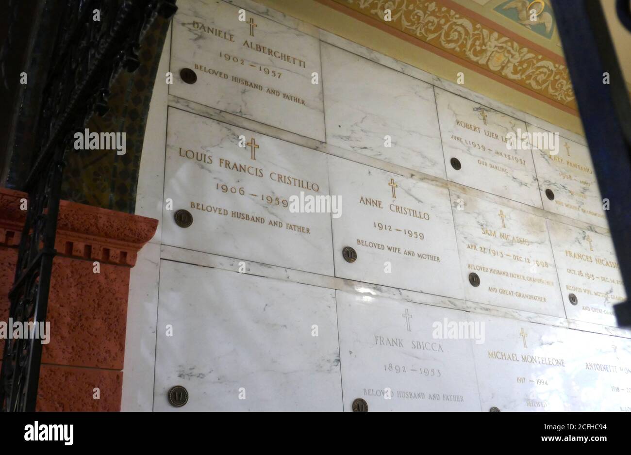 Calvary cemetery and mausoleum hi-res stock photography and images - Alamy