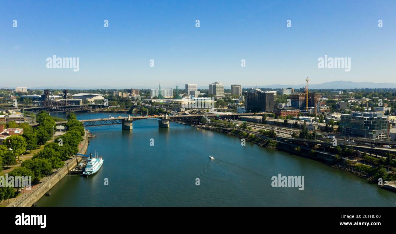 Portland oregon willamette river aerial hi-res stock photography and ...