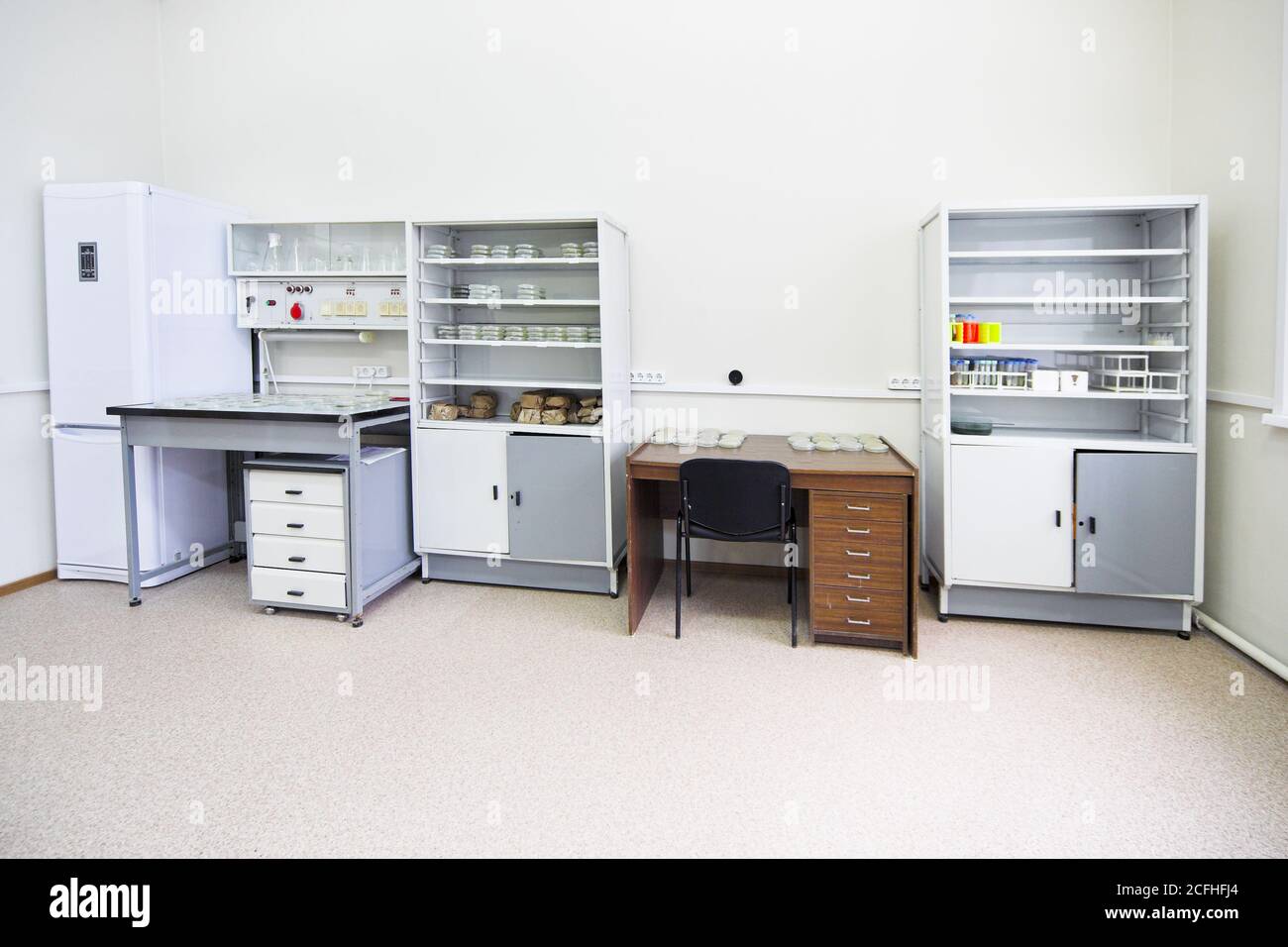 clean room with table and boxes for equipment Stock Photo - Alamy