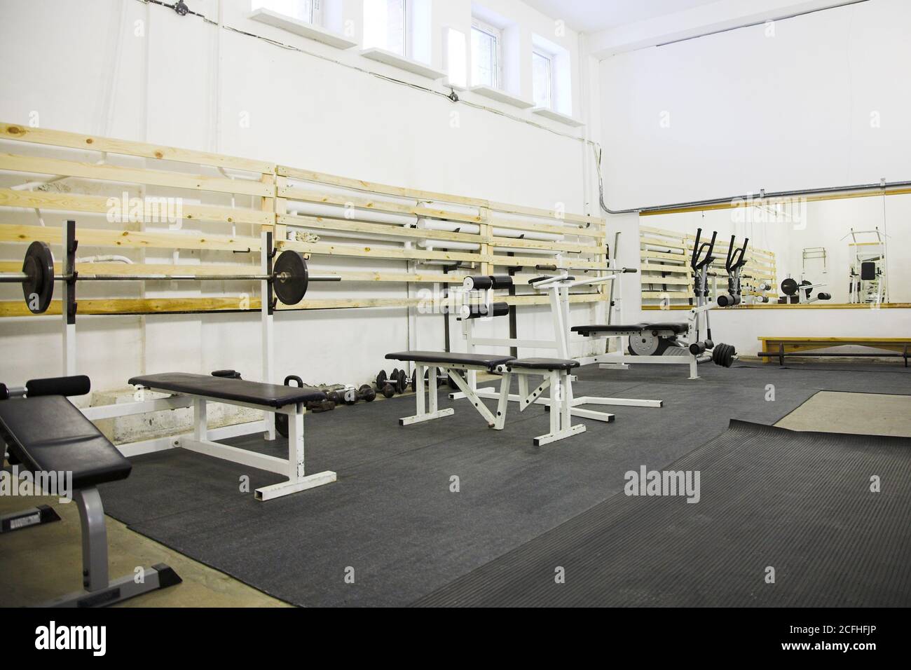 empty gym room with big mirror on wall Stock Photo - Alamy
