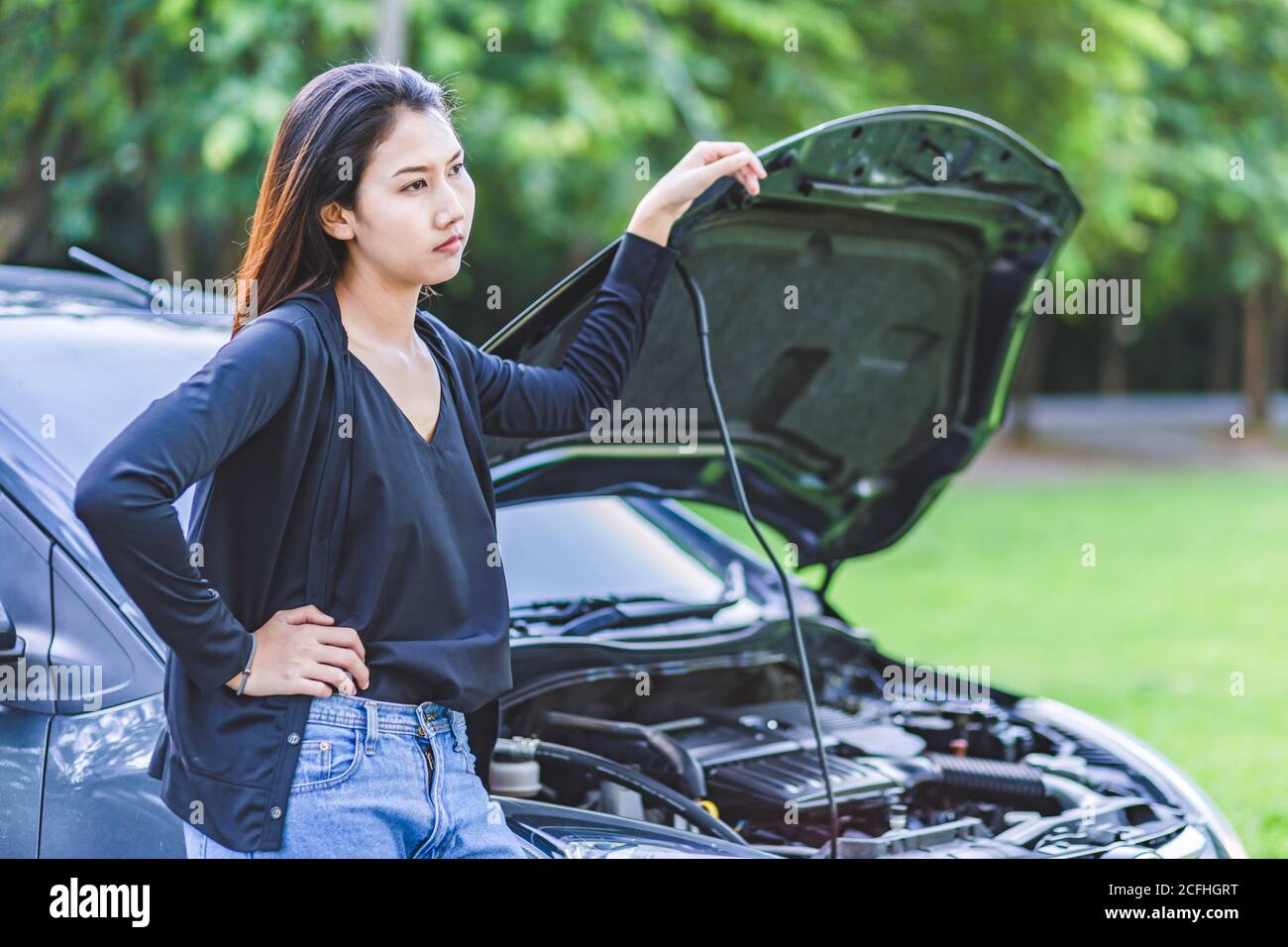 woman with a broken car and she open bonnet Stock Photo - Alamy