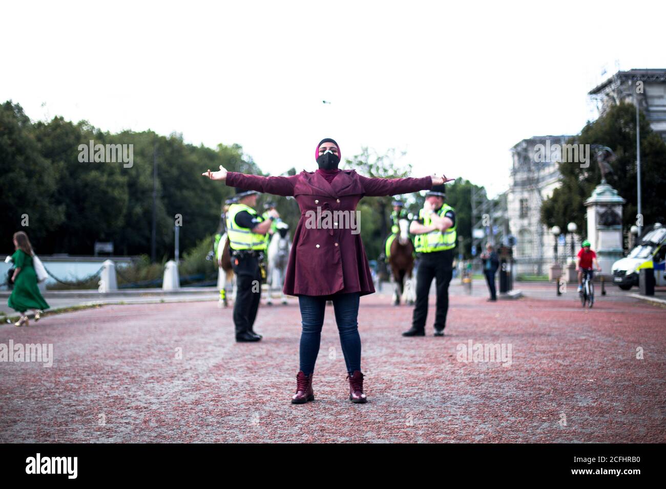 Muslim female police officer hi-res stock photography and images - Alamy