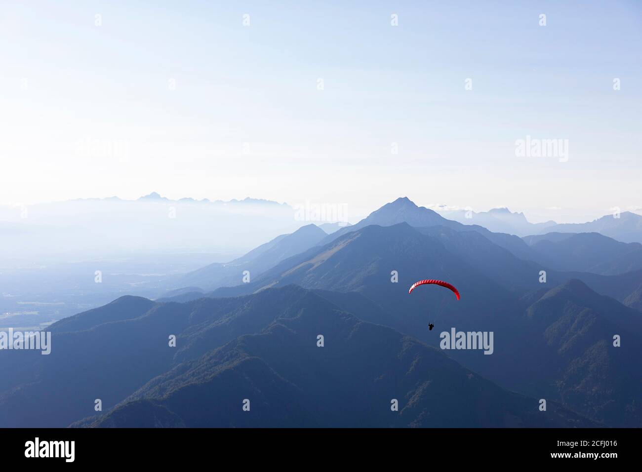 Flying paraglide hi-res stock photography and images - Alamy