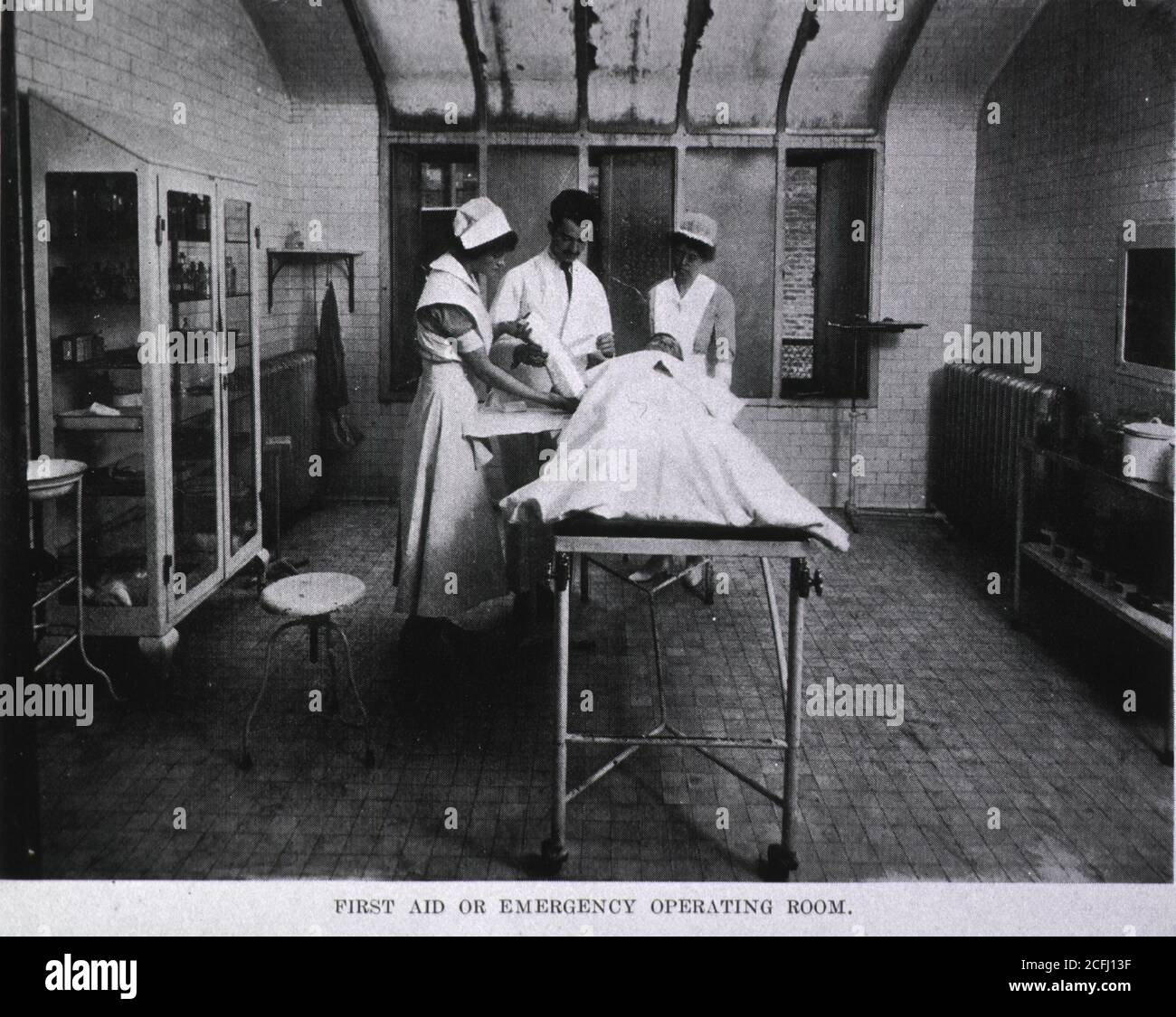1940s operating room hi-res stock photography and images - Alamy