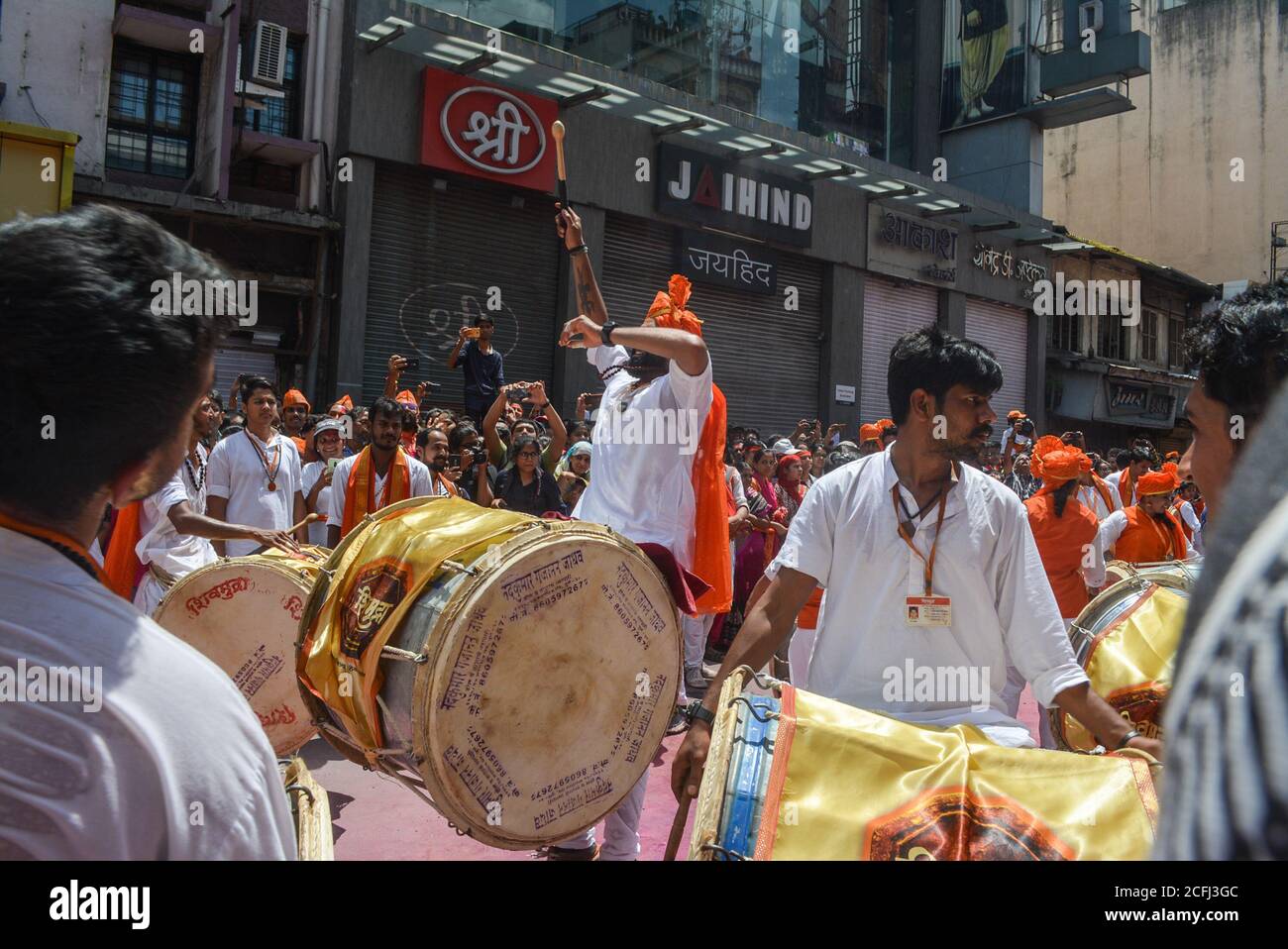Dhol tasha pathak hi-res stock photography and images - Alamy