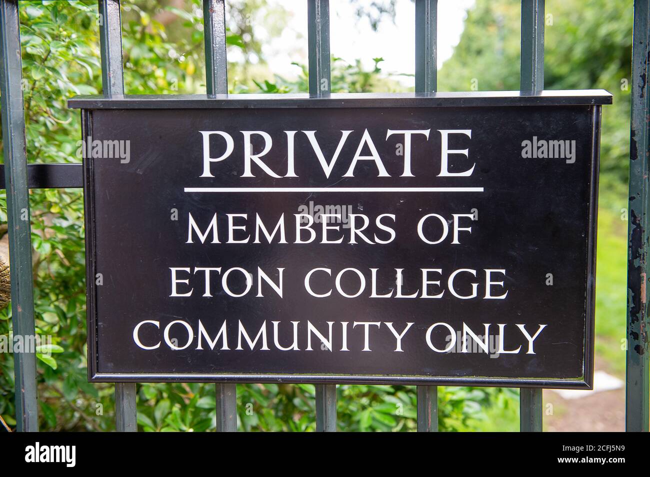 Emergency entrance only sign hi-res stock photography and images - Alamy