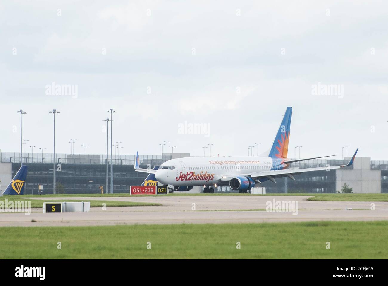 Plane at Manchester Aiport Stock Photo - Alamy