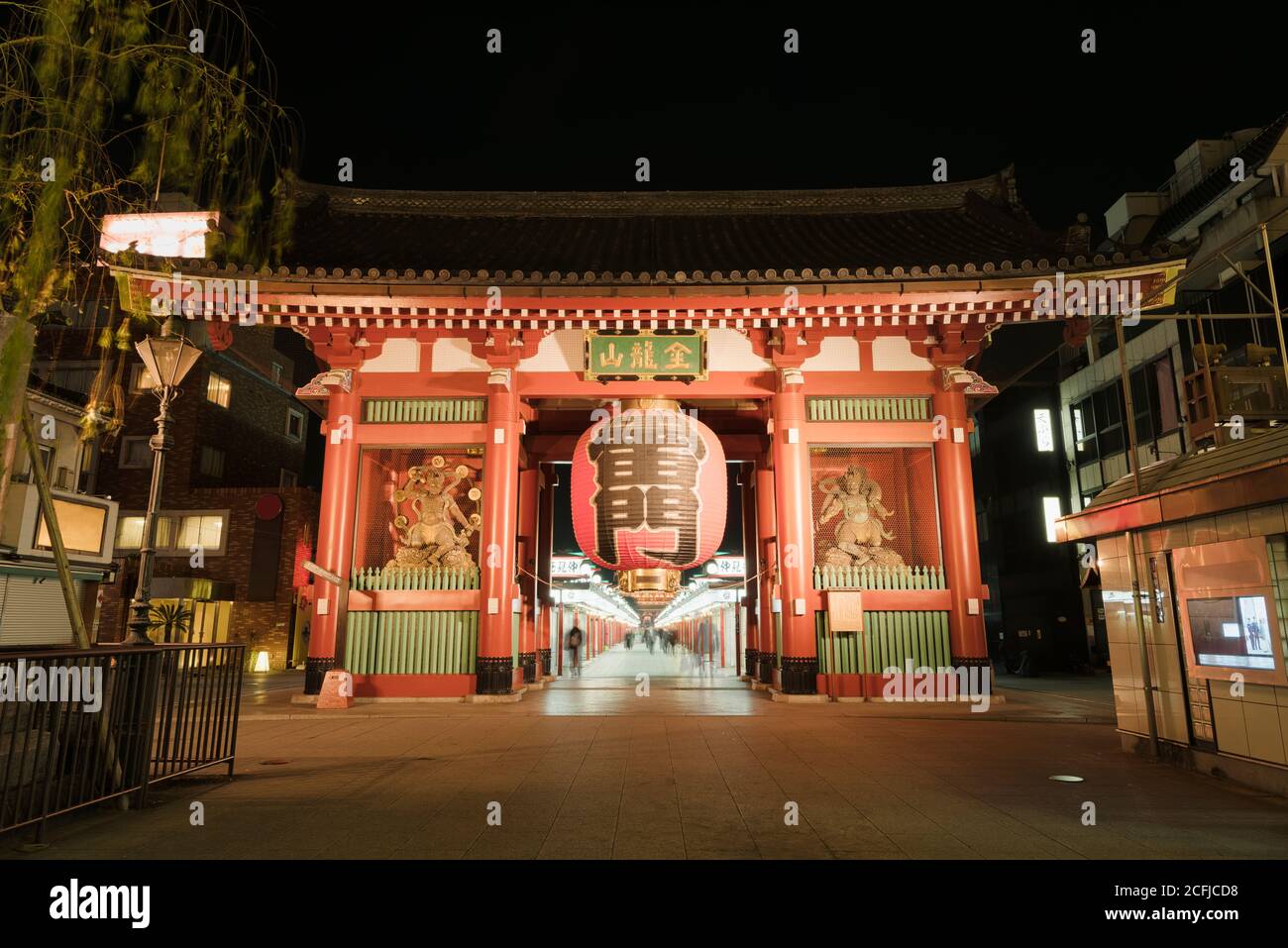 Kaminarimon gate illuminated at night hi-res stock photography and ...