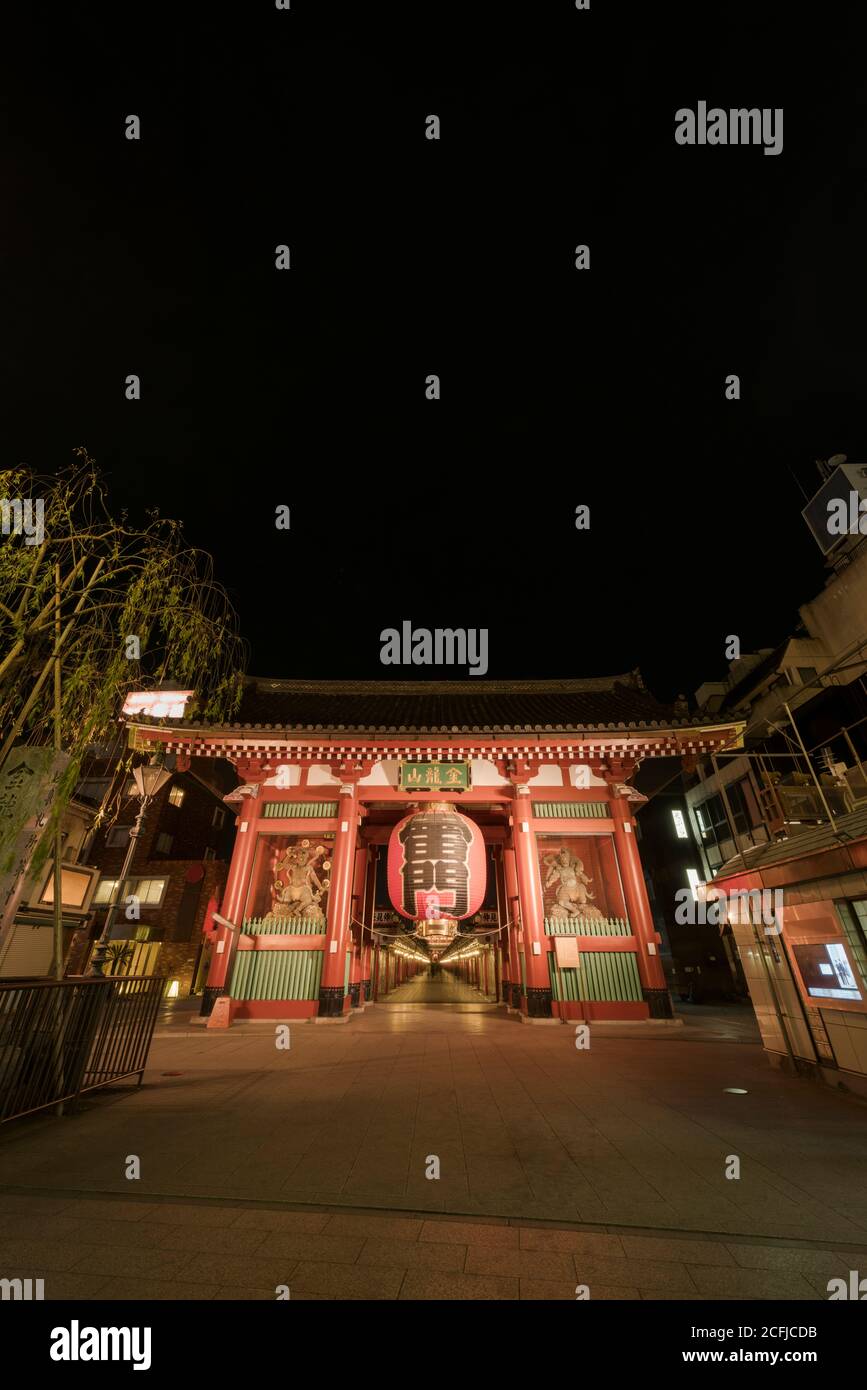 Kaminarimon gate illuminated at night hi-res stock photography and ...