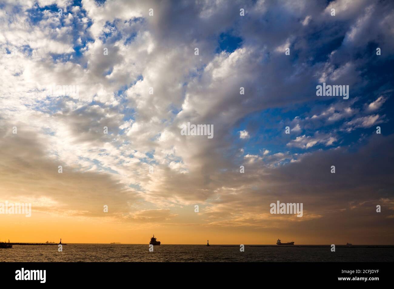Container ship sea sunset hi-res stock photography and images - Alamy