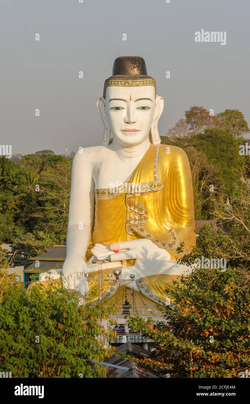 A Giant Buddha statue ad the Shwesandaw Pagoda in Pyay, Myanamar Stock ...