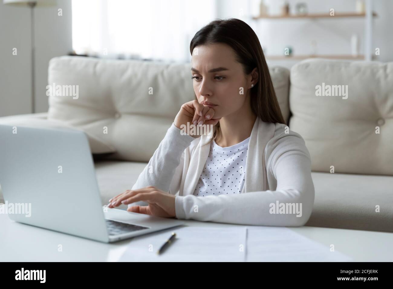Unhappy person computer screen hi-res stock photography and images - Alamy