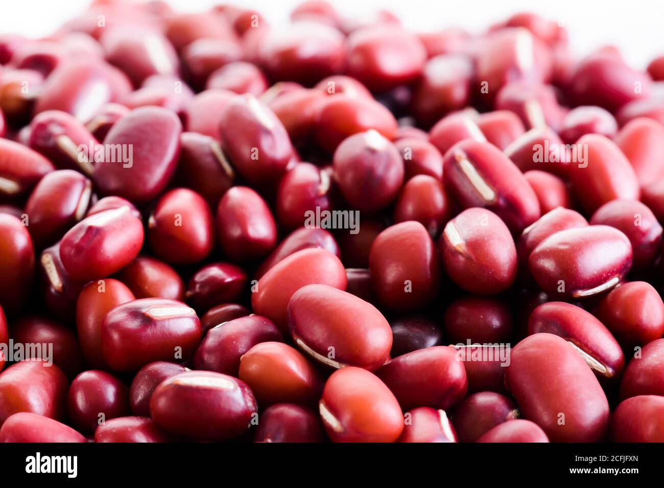 Raw red bean background Stock Photo - Alamy