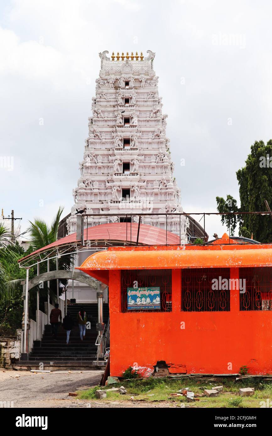 Hindu temple entrance gopuram tower hi-res stock photography and images ...