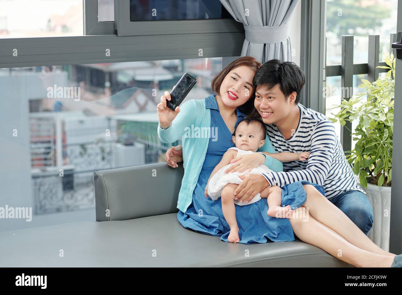 Kid photographing girl hi-res stock photography and images - Alamy