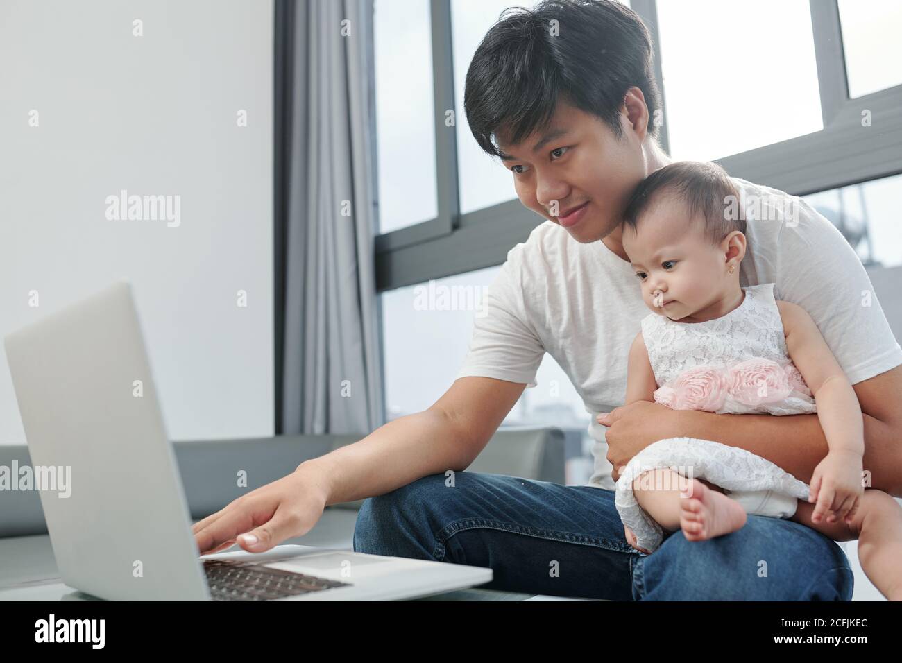 Working single father Stock Photo - Alamy