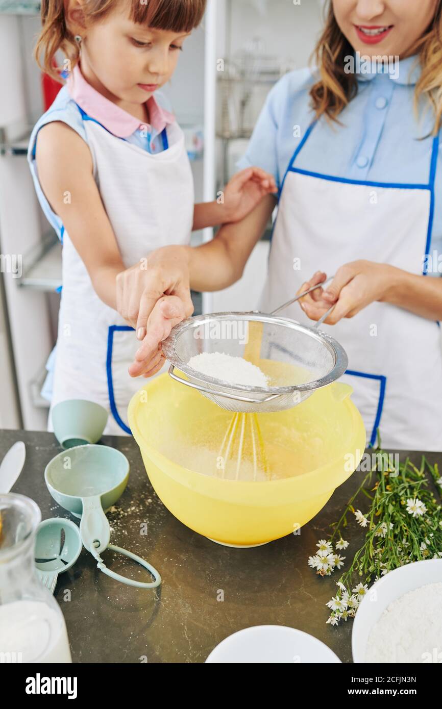 Child adding flour hi-res stock photography and images - Alamy