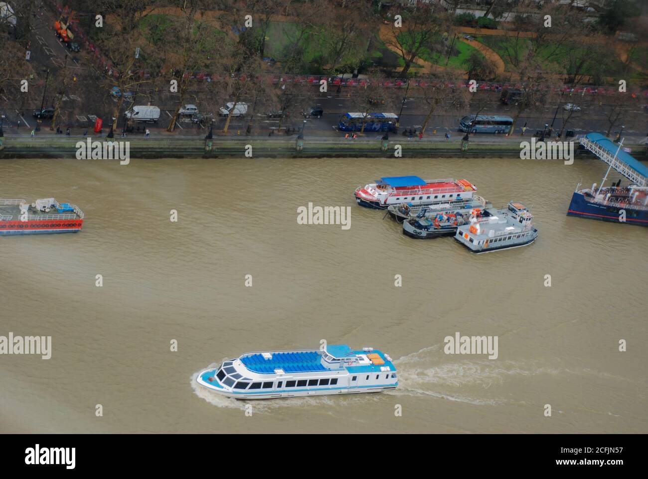 Cruising sailing boat london hi-res stock photography and images - Alamy