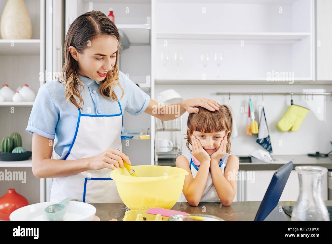 Waiting for cake hi-res stock photography and images - Alamy