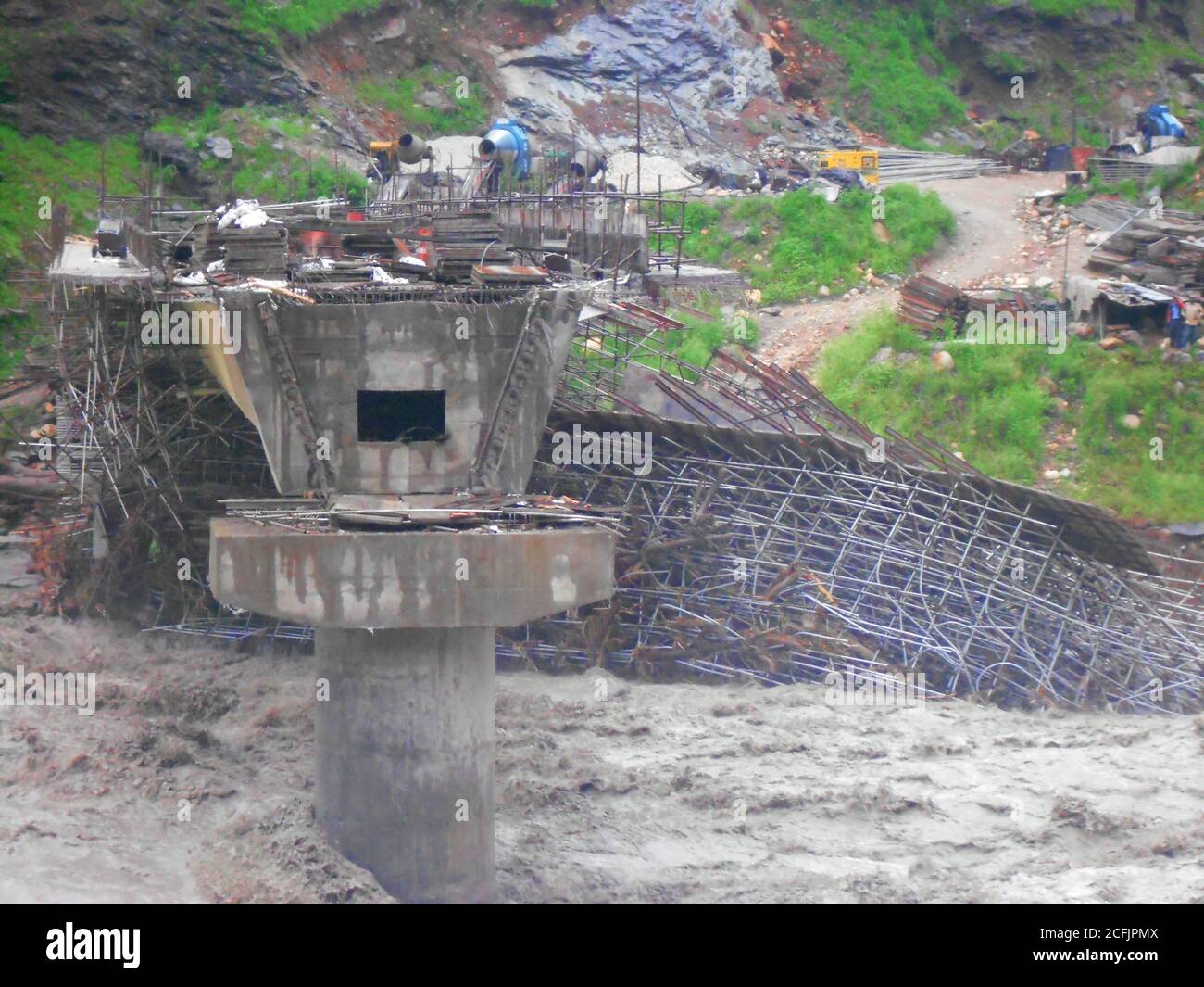 India Disaster. Heavy rainfall causes flood. Broken a river bridge ...