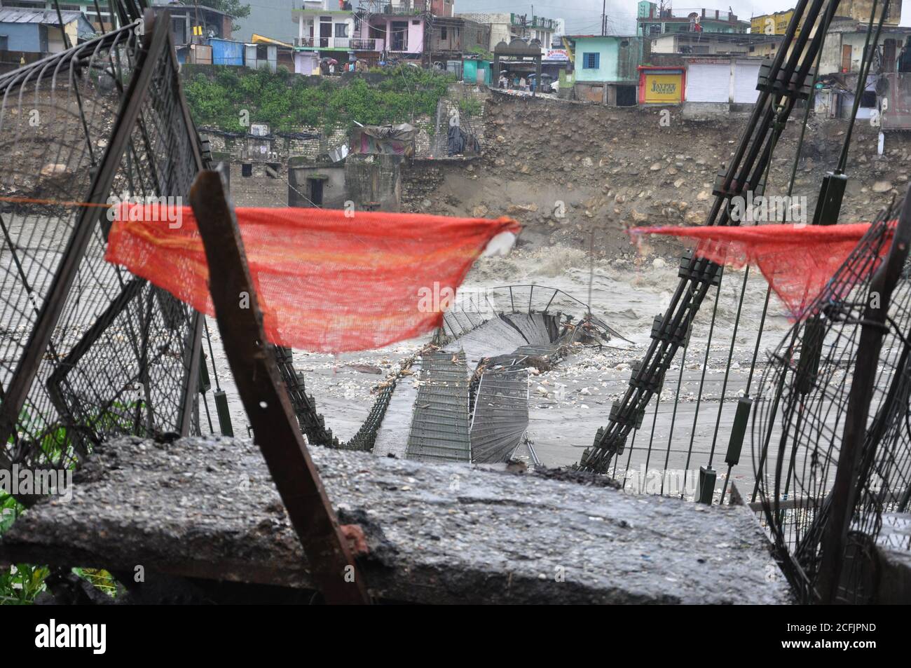 India Disaster. Heavy rainfall causes flood. Broken a river bridge ...