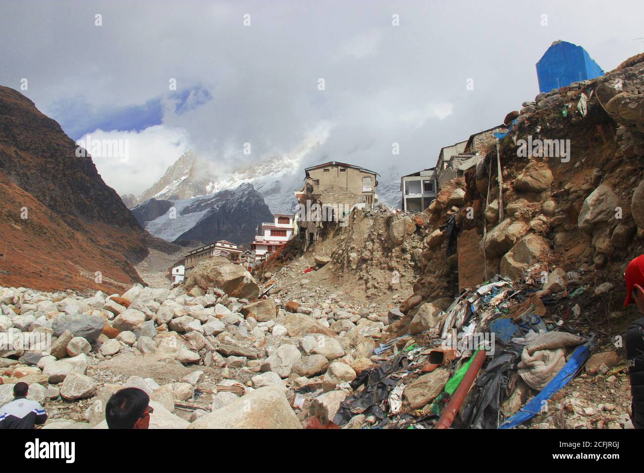 Kedarnath temple flood hi-res stock photography and images - Alamy