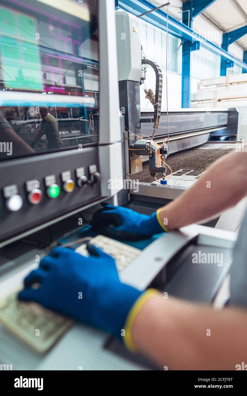 Water jet cutting machine hi-res stock photography and images - Alamy