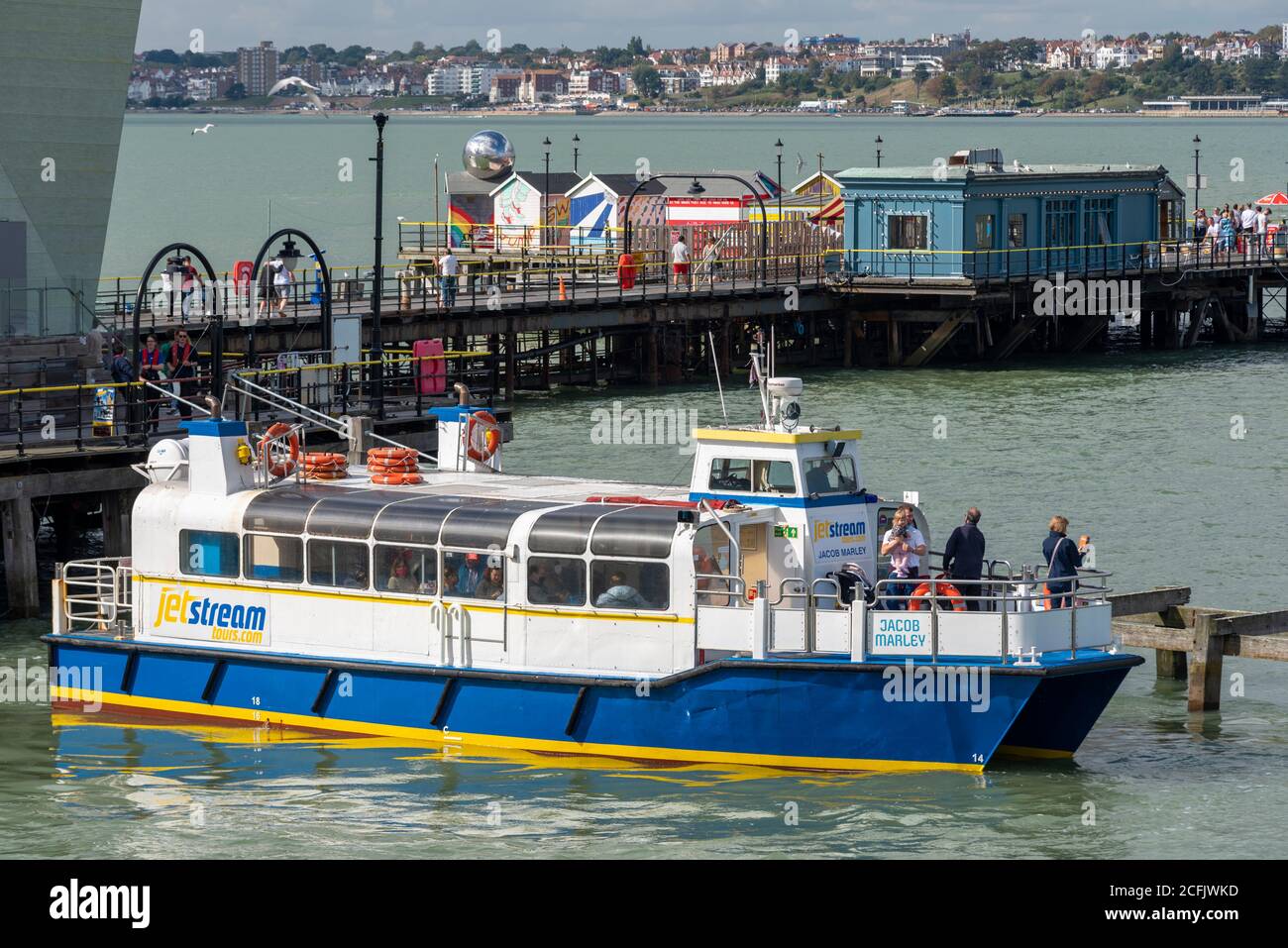 Southend on Sea, Essex, UK. 6th Sep, 2020. The warm and sunny weather ...