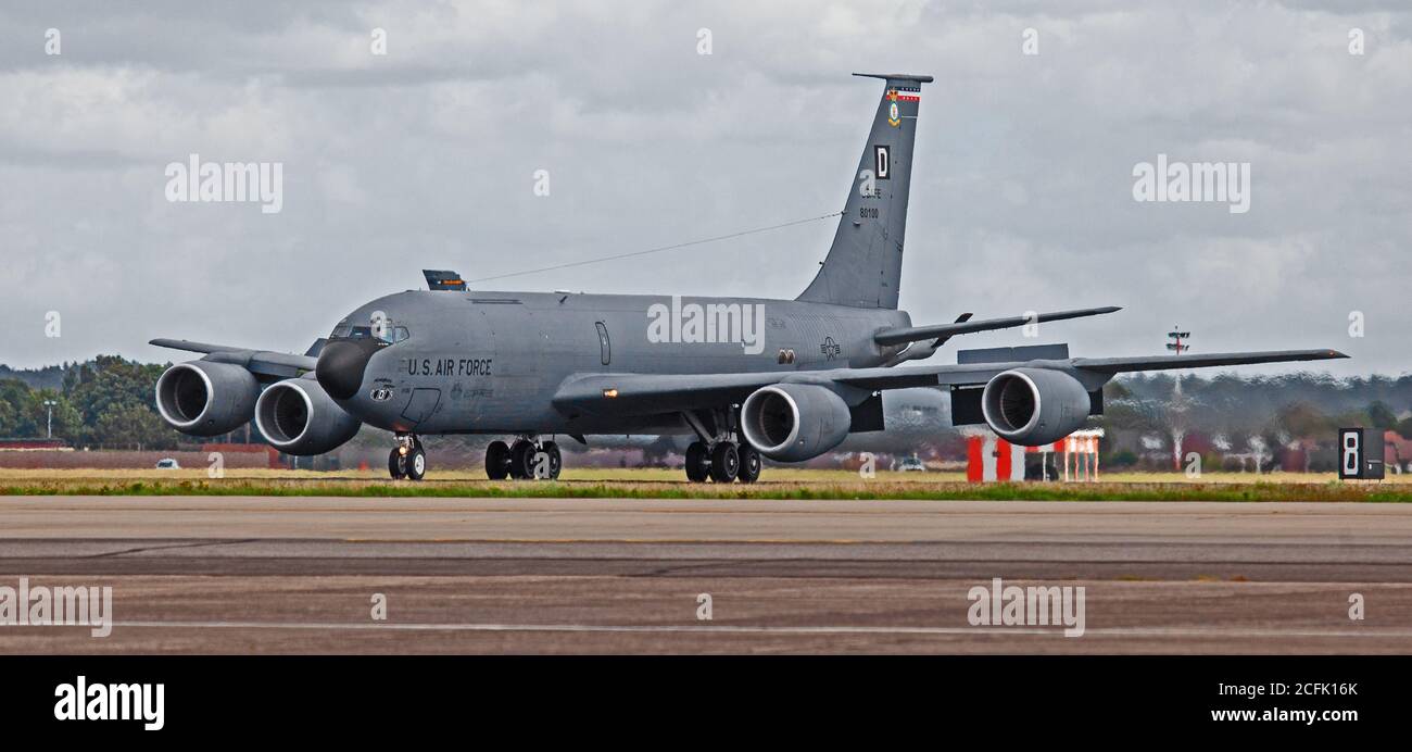 Boeing KC-135R Stratotanker USAFE 80100 taking off from RAF Mildenhall Stock Photo - Alamy