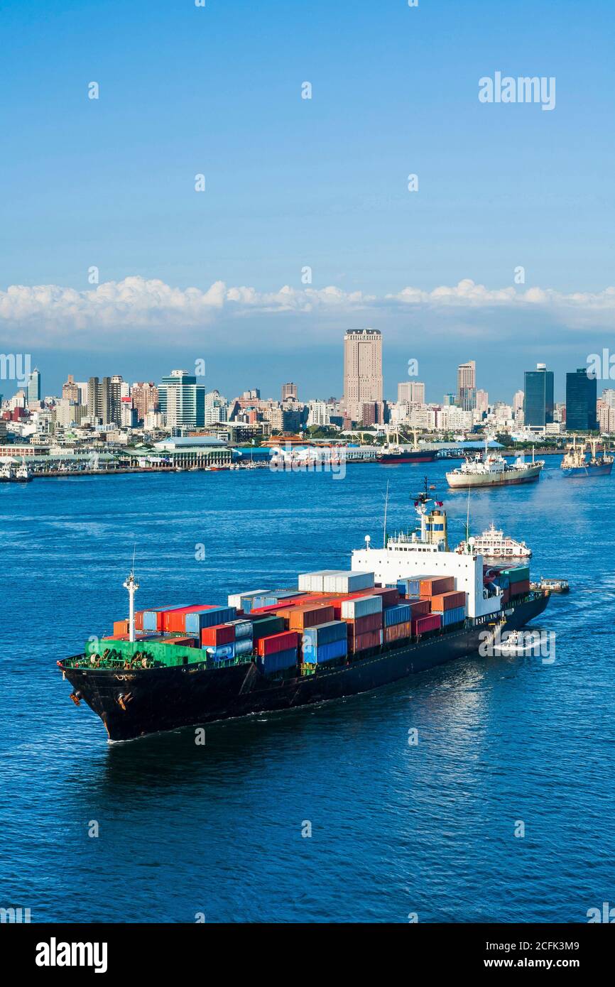 The container ship in the port of Kaohsiung, Taiwan Stock Photo - Alamy