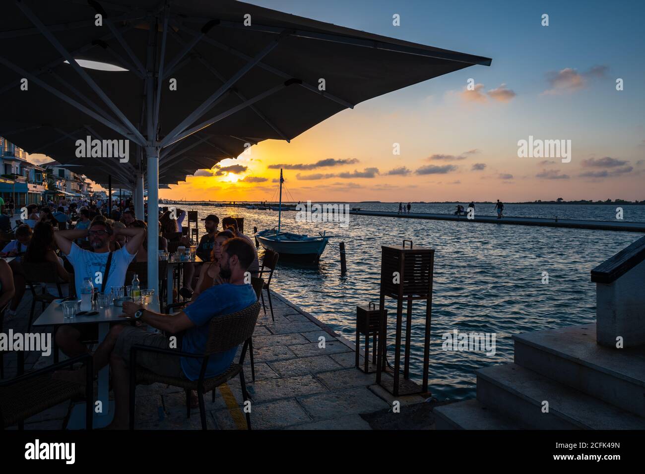 Bar vacation sunset people hi-res stock photography and images - Alamy