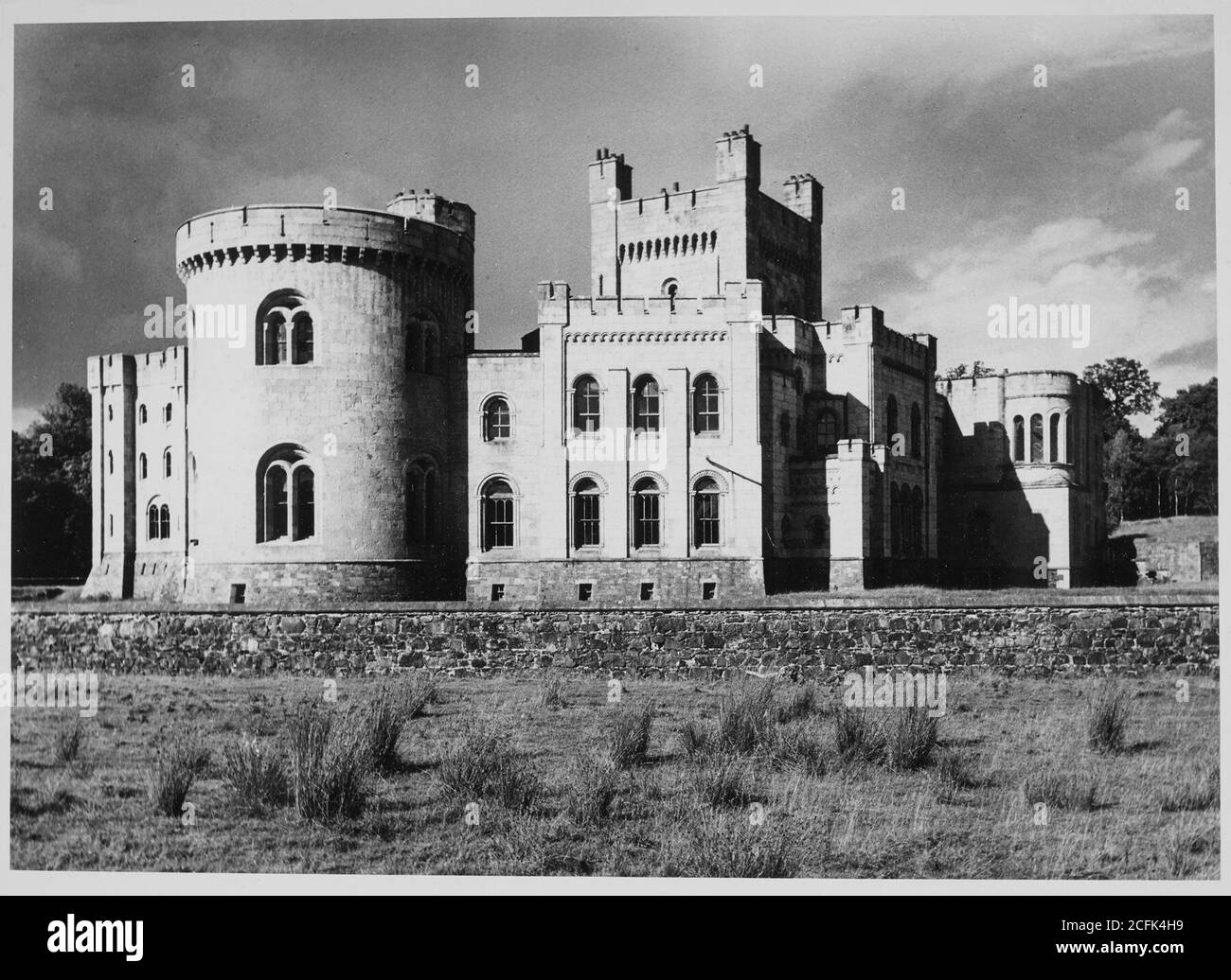 Gosford castle hi-res stock photography and images - Alamy