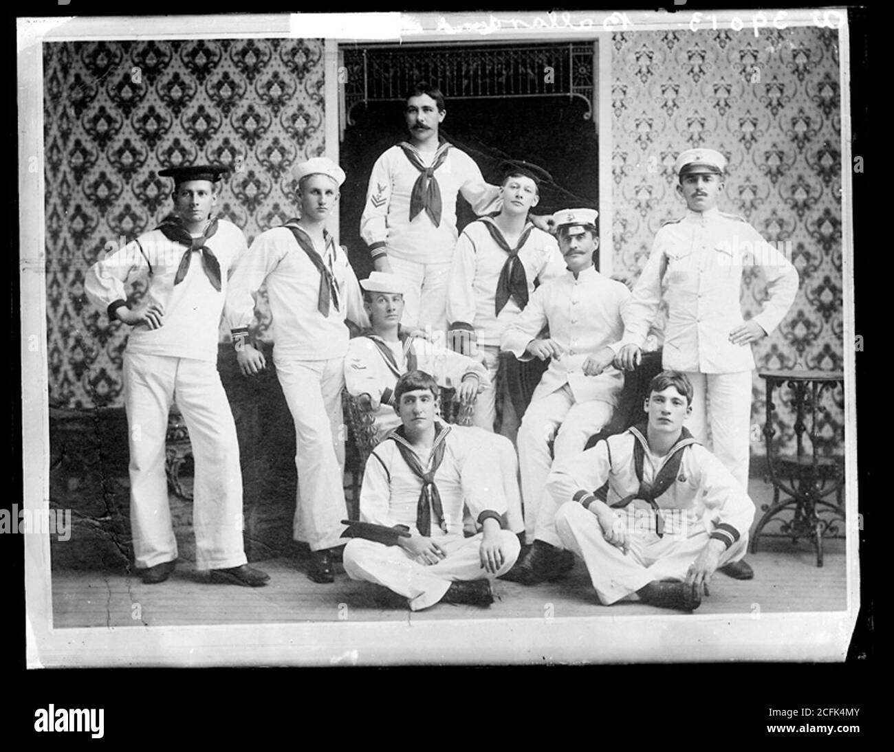 Group photo sailors hi-res stock photography and images - Alamy