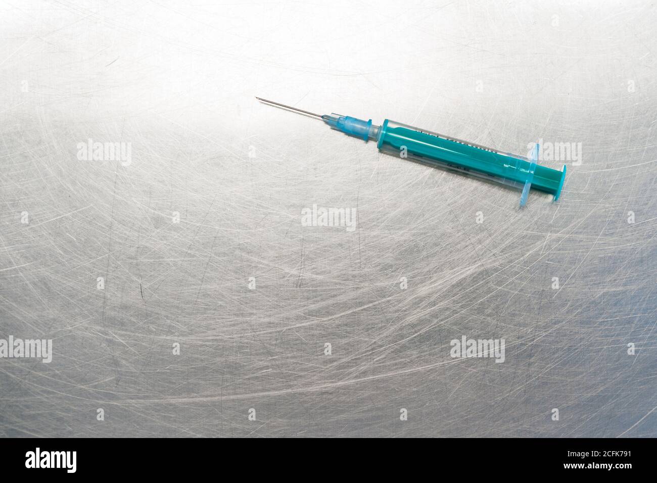 Metal syringe hi-res stock photography and images - Alamy