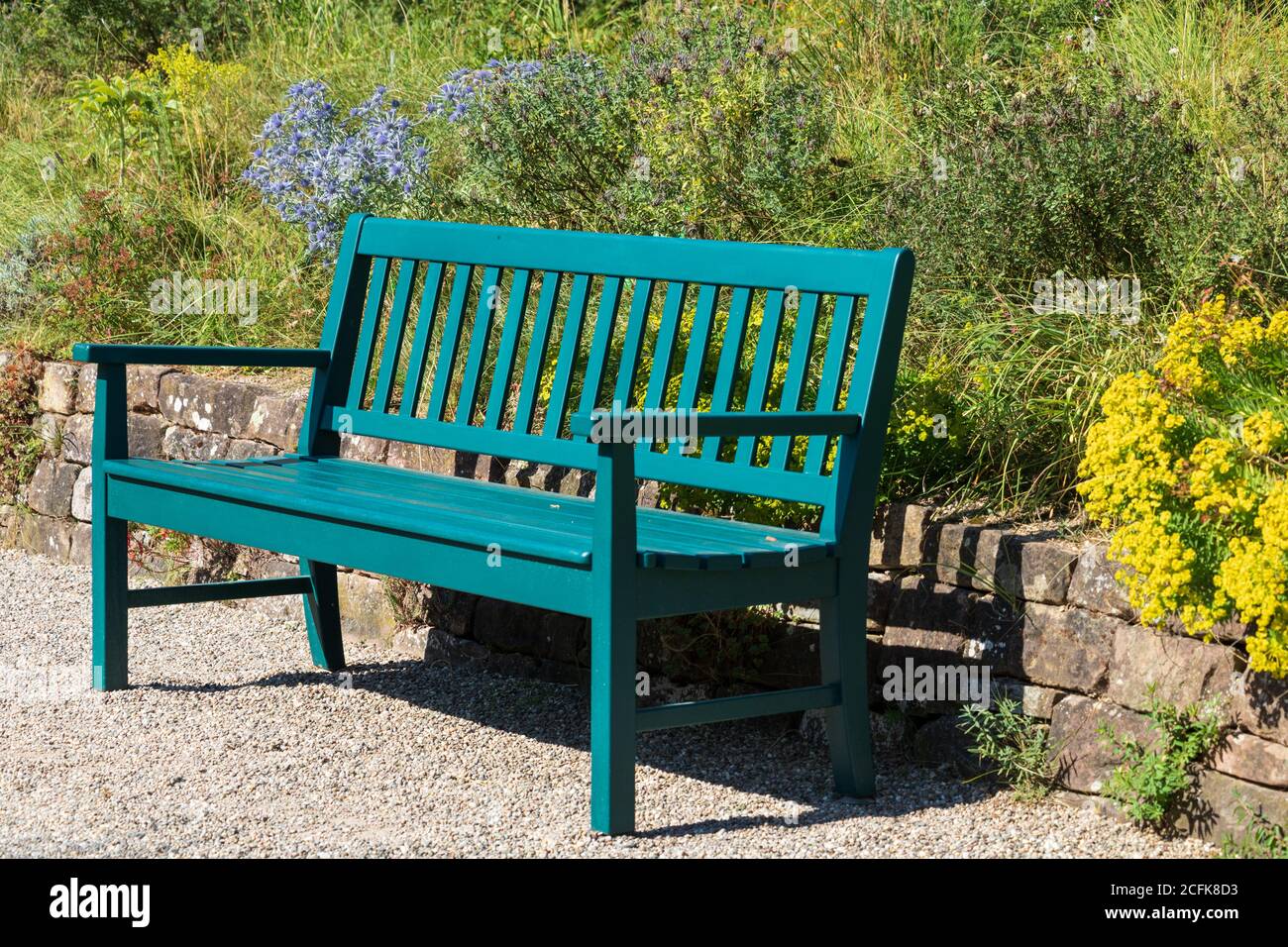Summer garden bench hi-res stock photography and images - Alamy