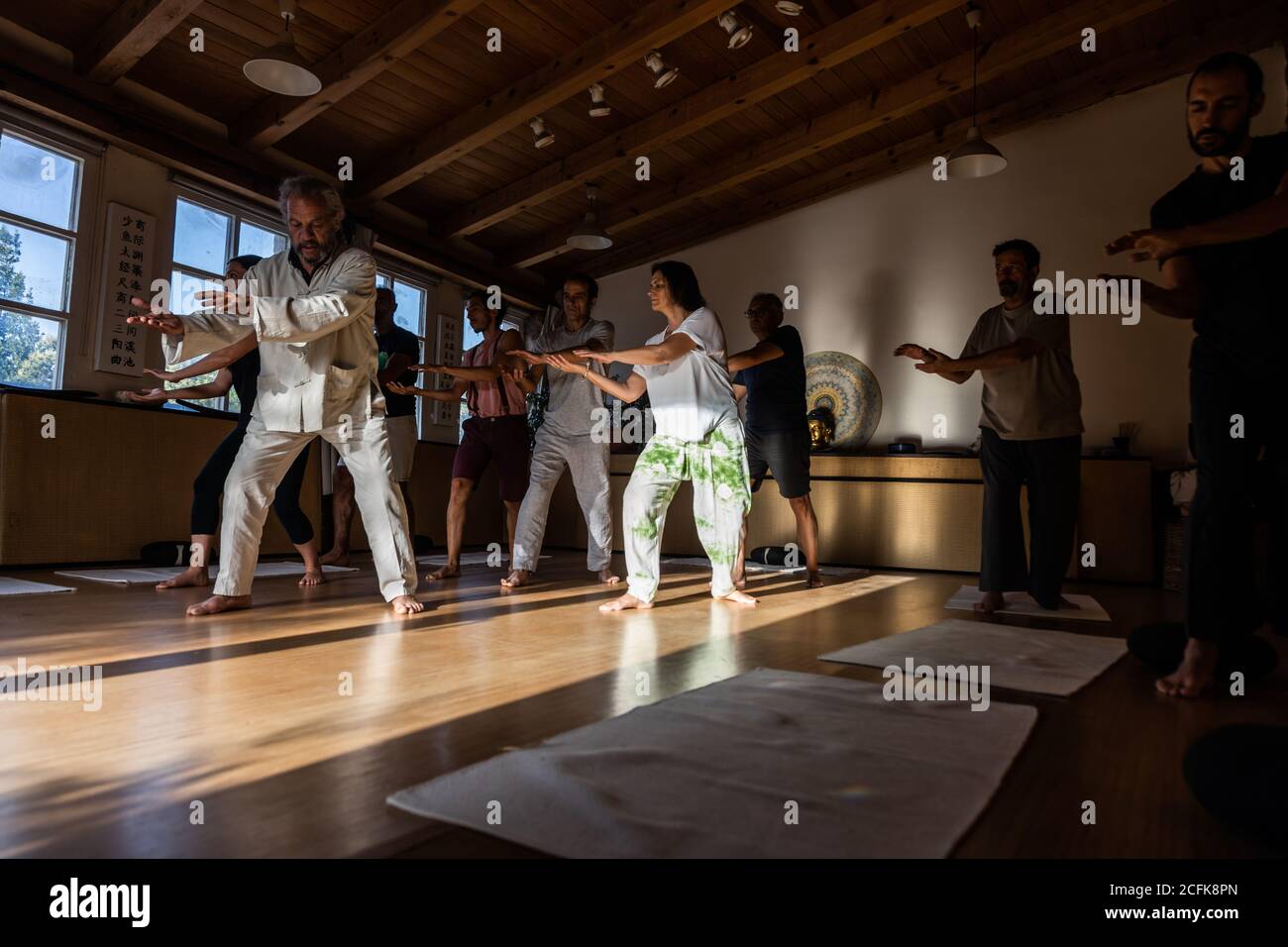 Side to side movements hi-res stock photography and images - Alamy