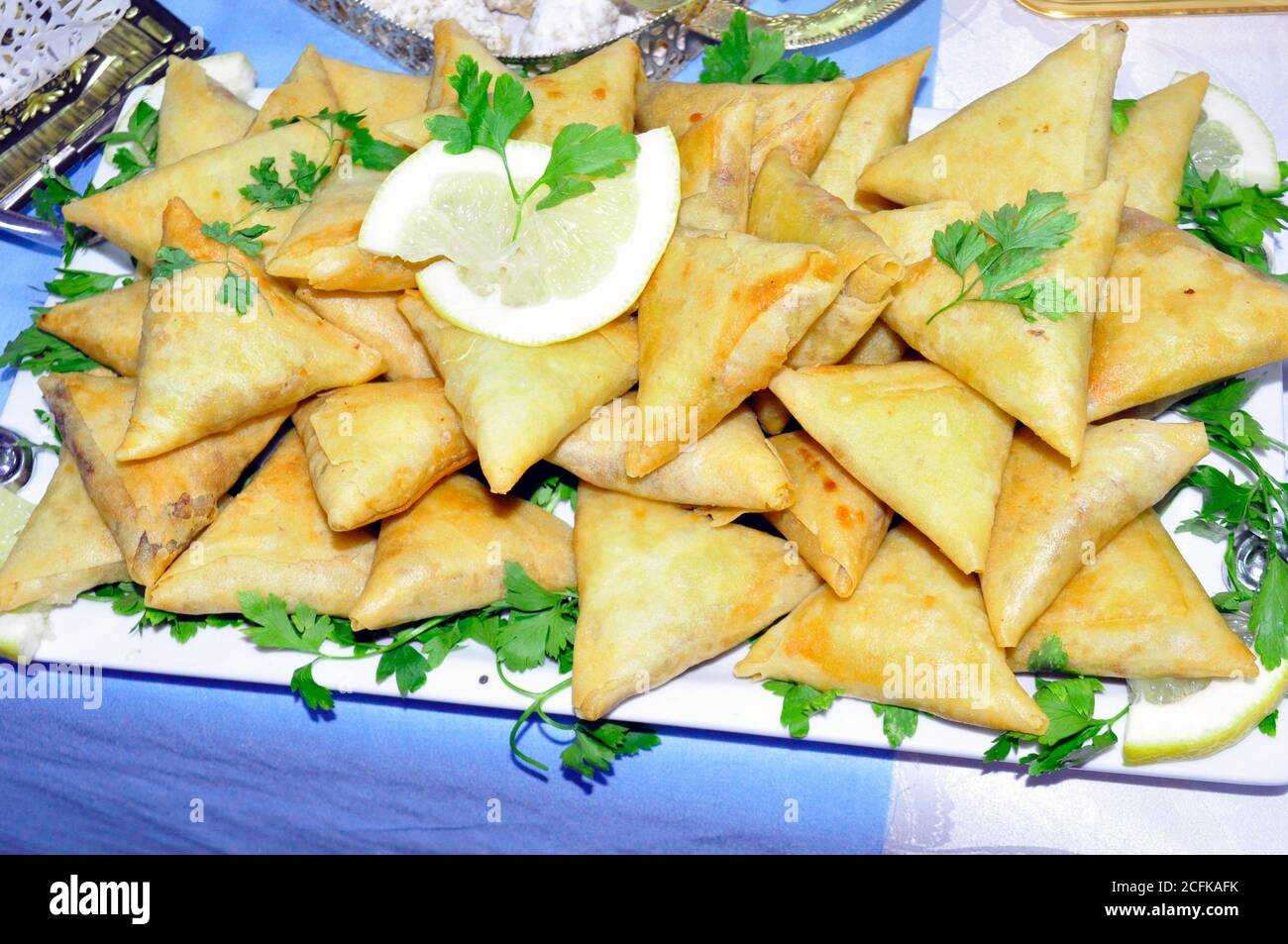 Fresh Indian Samosa with green chilli and onion slices Stock Photo - Alamy
