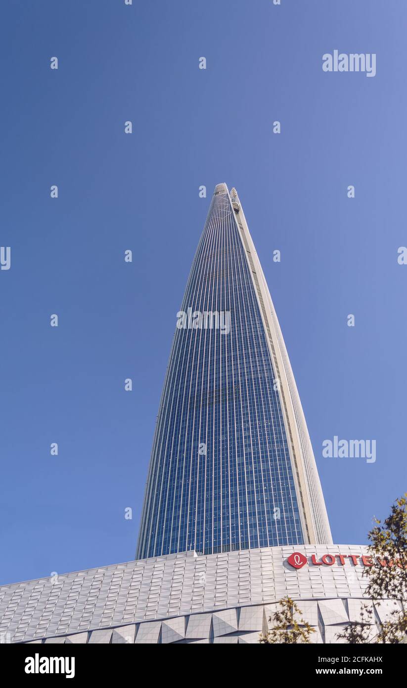 Lotte world mall seoul hi-res stock photography and images - Alamy
