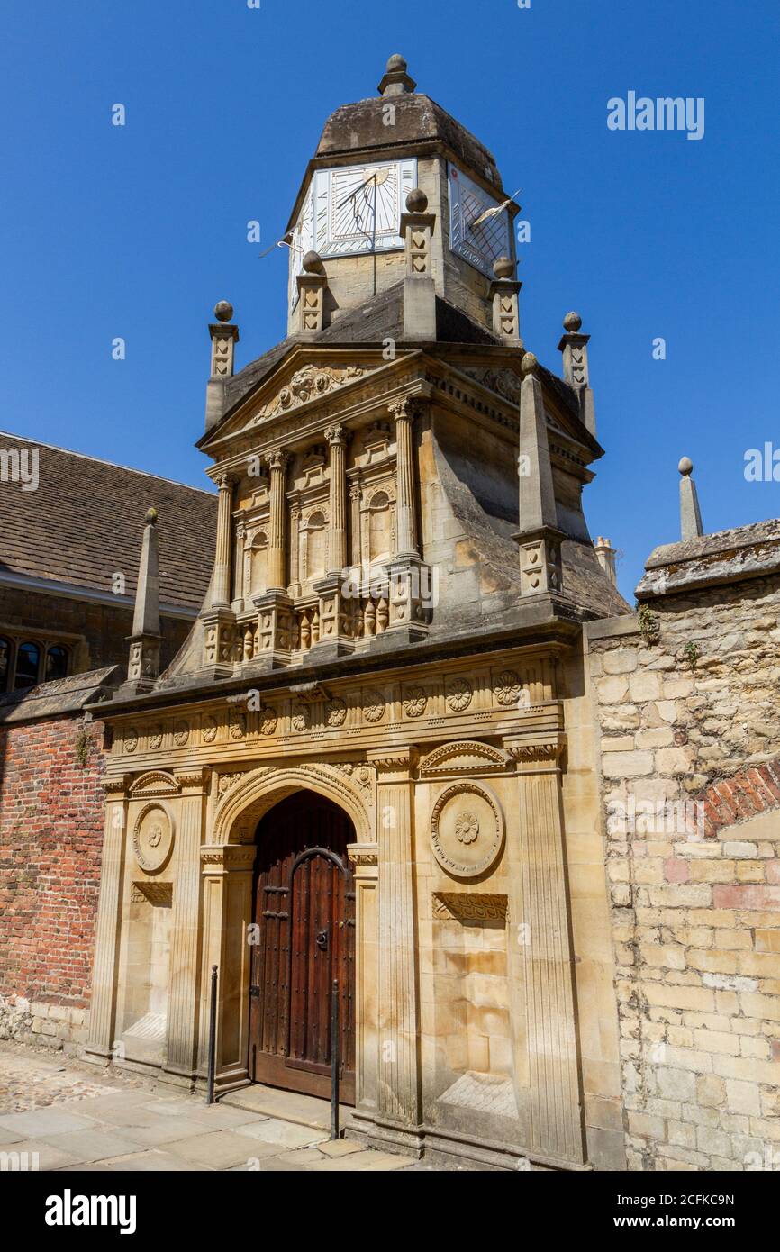 Entrance gate cambridge england hi-res stock photography and images - Alamy