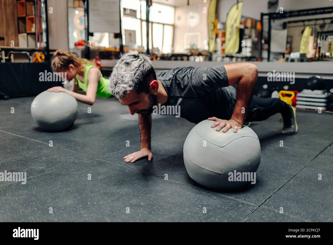 Plank exercise man woman hi-res stock photography and images - Alamy