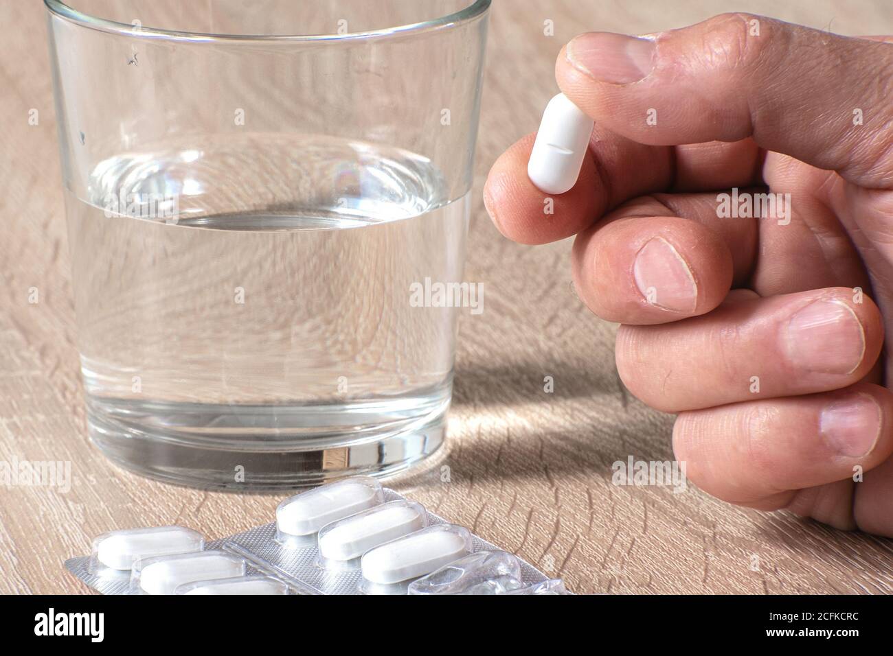Doctor hand fresh water hi-res stock photography and images - Alamy