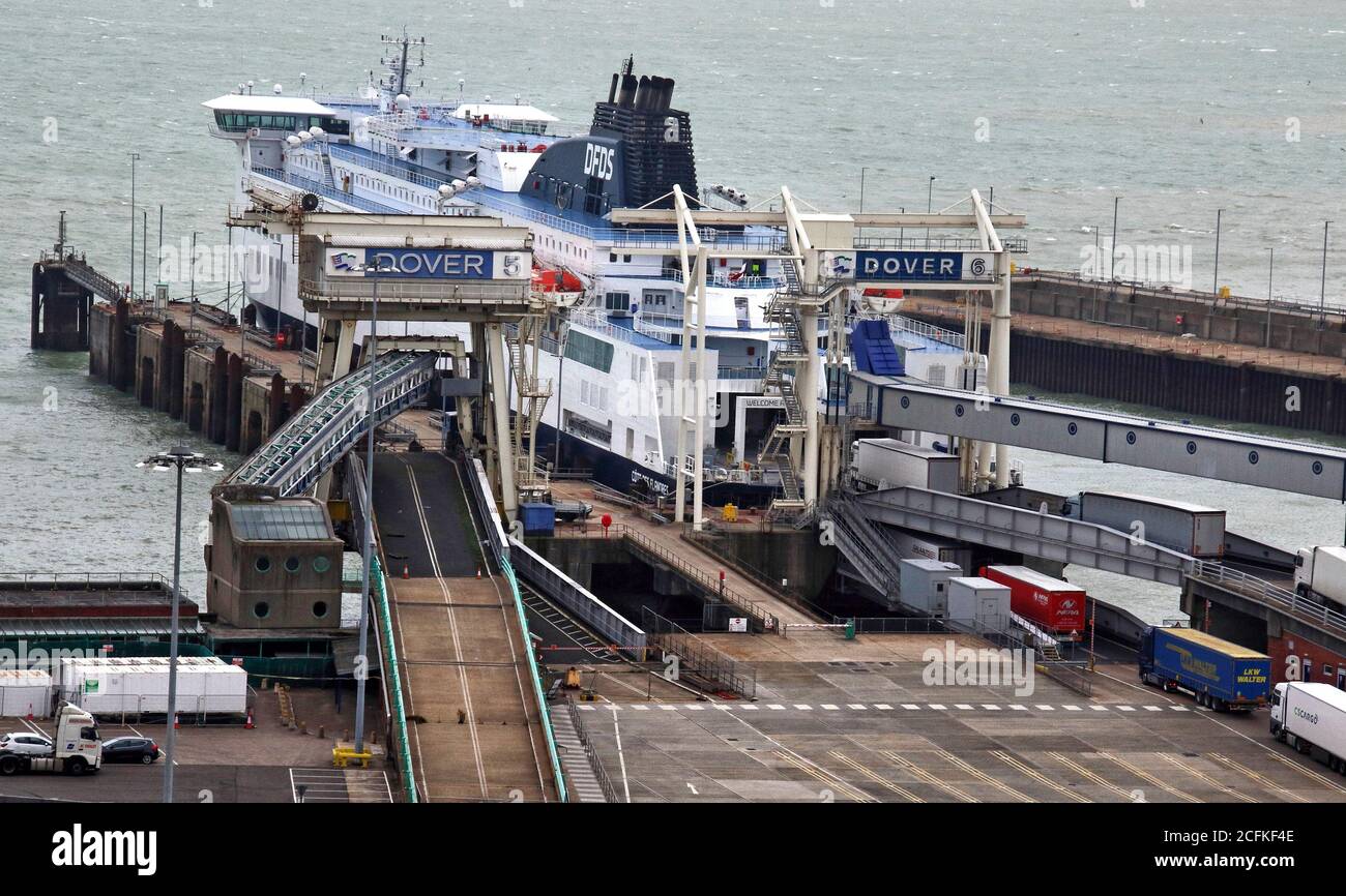 Dfds lorry hi-res stock photography and images - Alamy